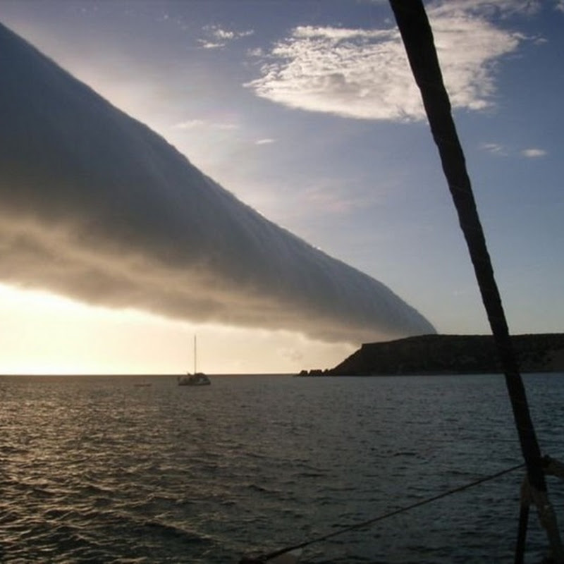 Mysterious Morning Glory Cloud Formation | Amusing Planet